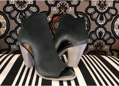 The Shoe Attic - The Shoe Attic