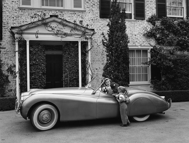 Humphrey Bogart, Lauren Bacall and their son, Stephen, in their Jaguar ...